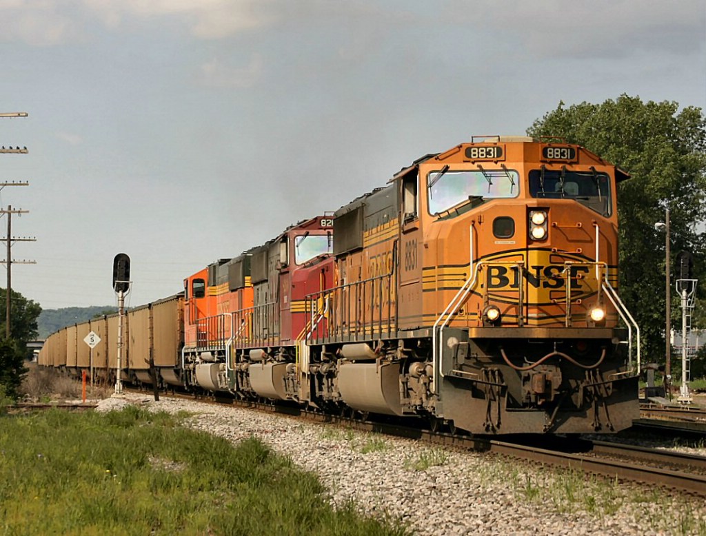 BNSF 8831